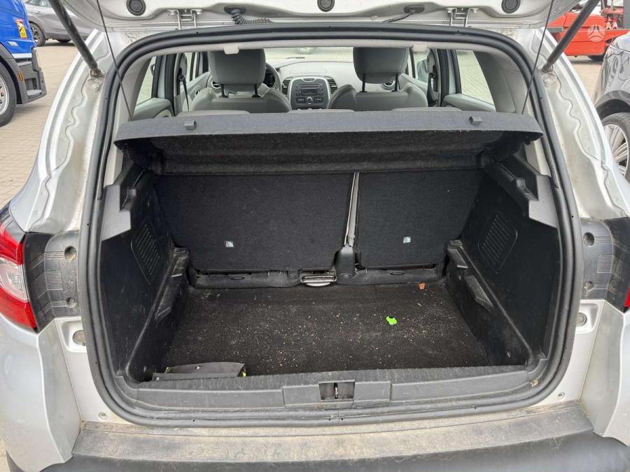 Pelēks Renault Captur 2014 Tauragė, ar dzinēja tilpumu 1.20 L un nobraukumu 66 tūkst. km par 4800 €, foto 25 vietnē AUTOMOTO.COM.LV
