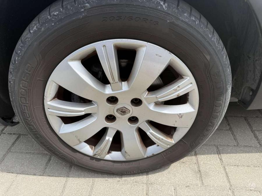 Pelēks Renault Captur 2014 Tauragė, ar dzinēja tilpumu 1.20 L un nobraukumu 66 tūkst. km par 4800 €, foto 28 vietnē AUTOMOTO.COM.LV