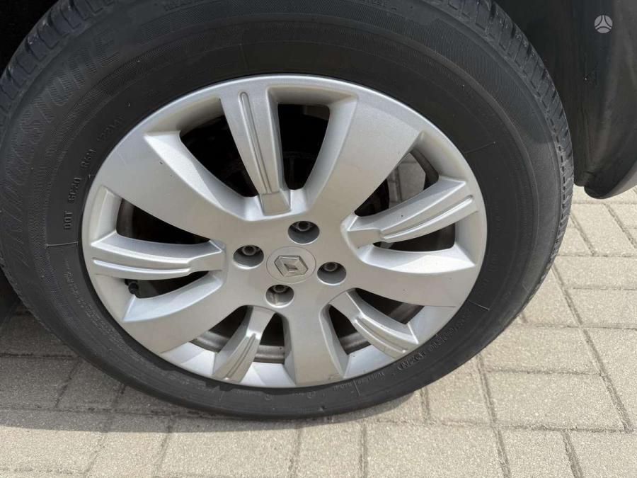 Pelēks Renault Captur 2014 Tauragė, ar dzinēja tilpumu 1.20 L un nobraukumu 66 tūkst. km par 4800 €, foto 29 vietnē AUTOMOTO.COM.LV