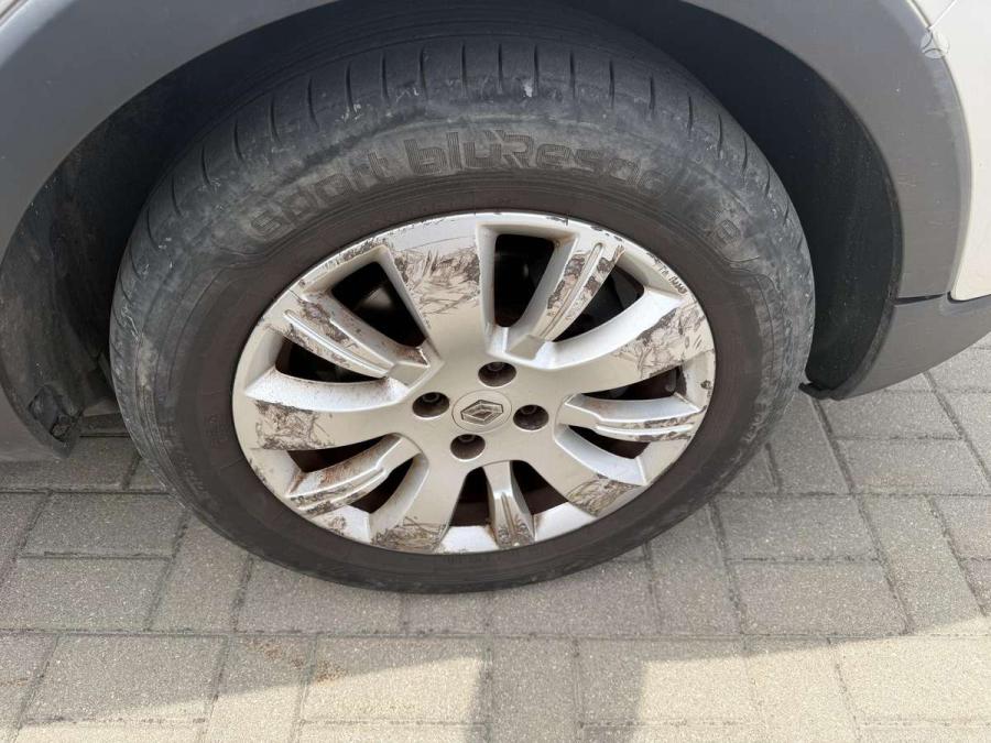 Pelēks Renault Captur 2014 Tauragė, ar dzinēja tilpumu 1.20 L un nobraukumu 66 tūkst. km par 4800 €, foto 30 vietnē AUTOMOTO.COM.LV