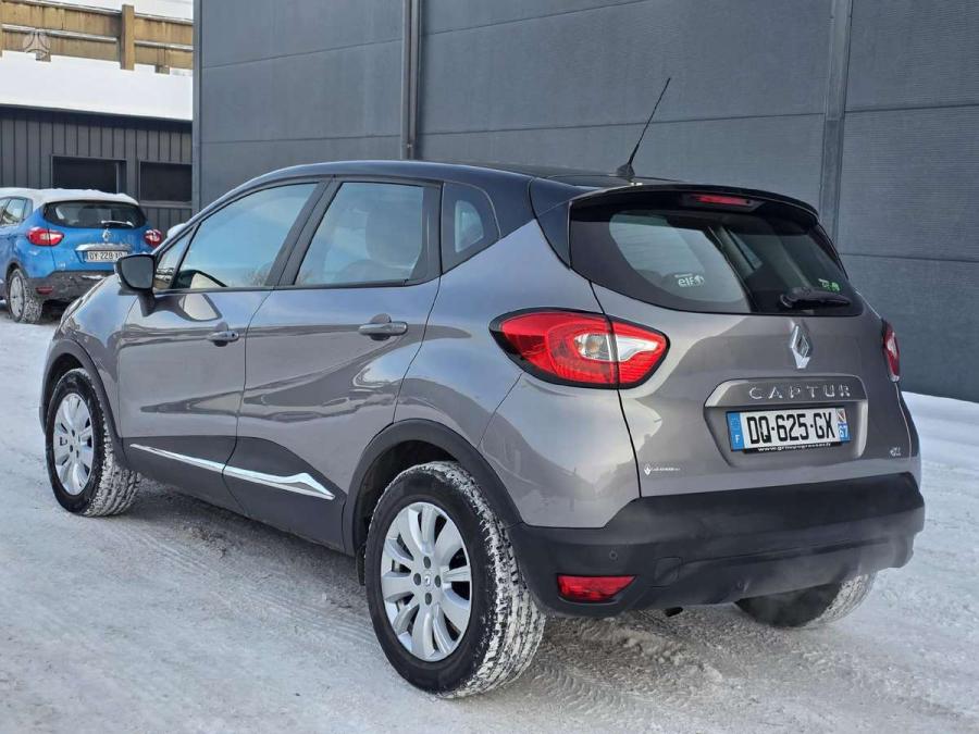 Pelēks Renault Captur 2015 Tauragė, ar dzinēja tilpumu 1.46 L un nobraukumu 235 tūkst. km par 5700 €, foto 4 vietnē AUTOMOTO.COM.LV