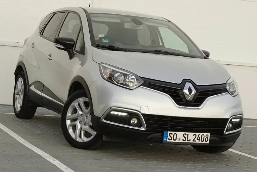 Grey Renault Captur 2015 in Riga, with an engine capacity of 1.20 L and mileage of 154 thousand km for 7970 €, photo 3 on AUTOMOTO.COM.LV