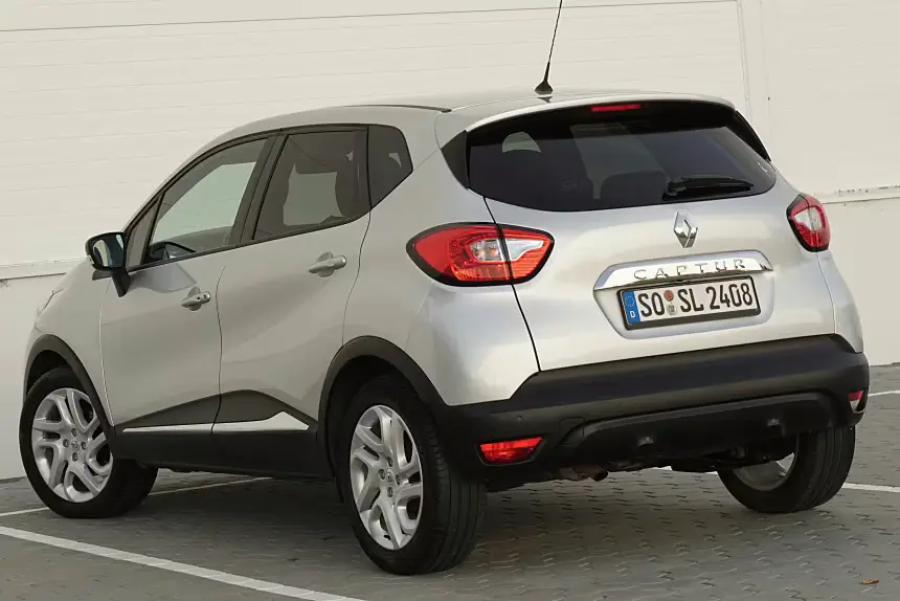 Grey Renault Captur 2015 in Riga, with an engine capacity of 1.20 L and mileage of 154 thousand km for 7970 €, photo 7 on AUTOMOTO.COM.LV