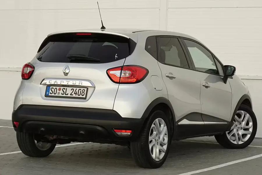 Grey Renault Captur 2015 in Riga, with an engine capacity of 1.20 L and mileage of 154 thousand km for 7970 €, photo 8 on AUTOMOTO.COM.LV