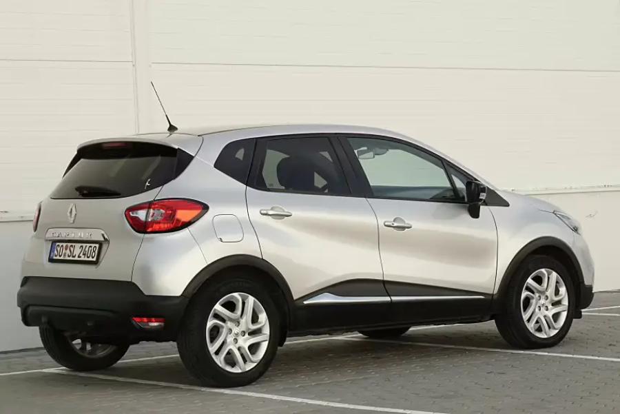 Grey Renault Captur 2015 in Riga, with an engine capacity of 1.20 L and mileage of 154 thousand km for 7970 €, photo 9 on AUTOMOTO.COM.LV