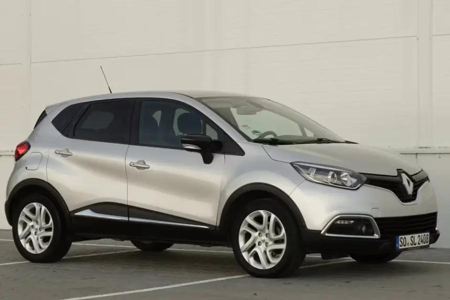 Grey Renault Captur 2015 in Riga, with an engine capacity of 1.20 L and mileage of 154 thousand km for 7970 €, photo 11 on AUTOMOTO.COM.LV