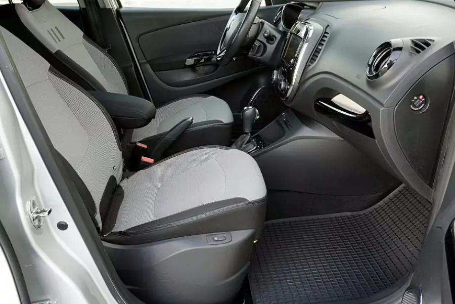Grey Renault Captur 2015 in Riga, with an engine capacity of 1.20 L and mileage of 154 thousand km for 7970 €, photo 12 on AUTOMOTO.COM.LV