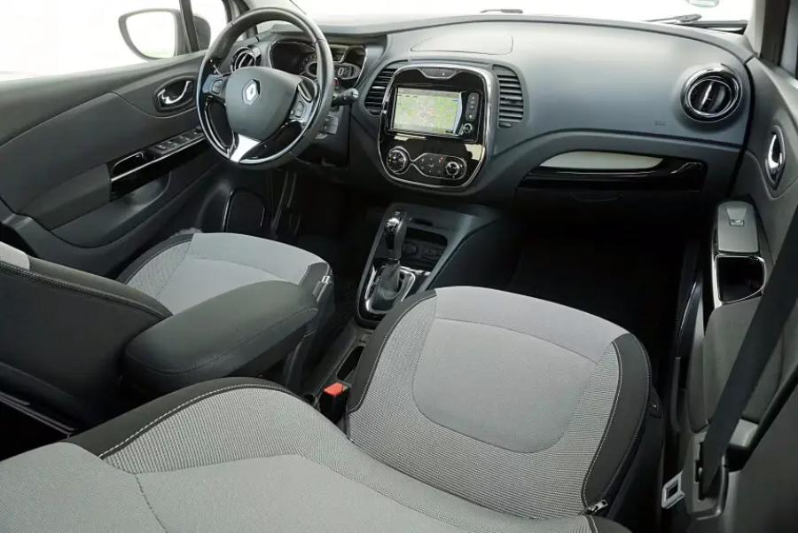 Grey Renault Captur 2015 in Riga, with an engine capacity of 1.20 L and mileage of 154 thousand km for 7970 €, photo 13 on AUTOMOTO.COM.LV