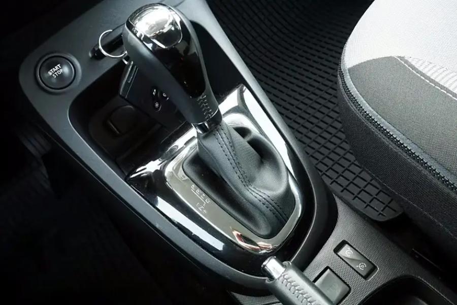 Grey Renault Captur 2015 in Riga, with an engine capacity of 1.20 L and mileage of 154 thousand km for 7970 €, photo 19 on AUTOMOTO.COM.LV