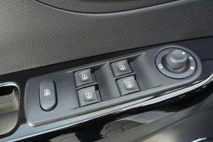 Grey Renault Captur 2015 in Riga, with an engine capacity of 1.20 L and mileage of 154 thousand km for 7970 €, photo 23 on AUTOMOTO.COM.LV