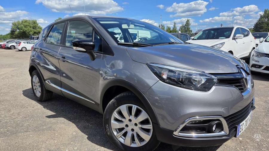 Grey Renault Captur 2016 in Taurage, with an engine capacity of 0.90 L and mileage of 180 thousand km for 5600 €, photo 1 on AUTOMOTO.COM.LV