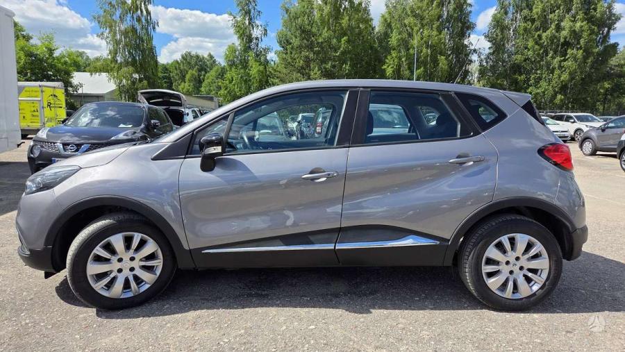 Grey Renault Captur 2016 in Taurage, with an engine capacity of 0.90 L and mileage of 180 thousand km for 5600 €, photo 5 on AUTOMOTO.COM.LV