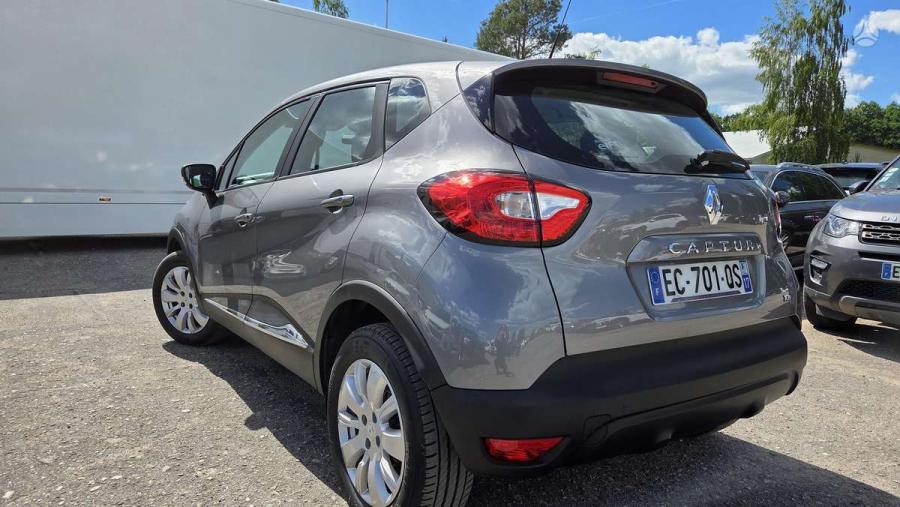 Grey Renault Captur 2016 in Taurage, with an engine capacity of 0.90 L and mileage of 180 thousand km for 5600 €, photo 7 on AUTOMOTO.COM.LV