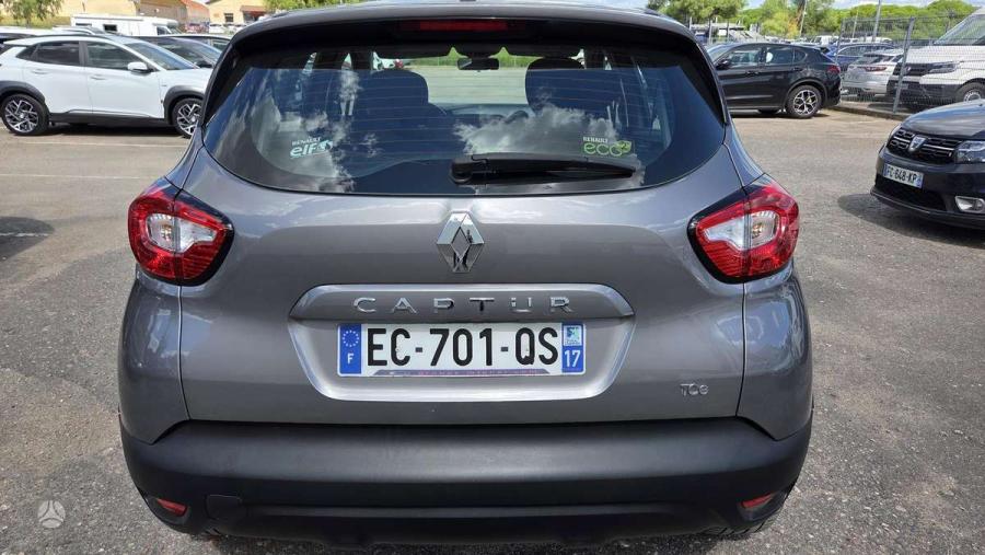 Grey Renault Captur 2016 in Taurage, with an engine capacity of 0.90 L and mileage of 180 thousand km for 5600 €, photo 8 on AUTOMOTO.COM.LV