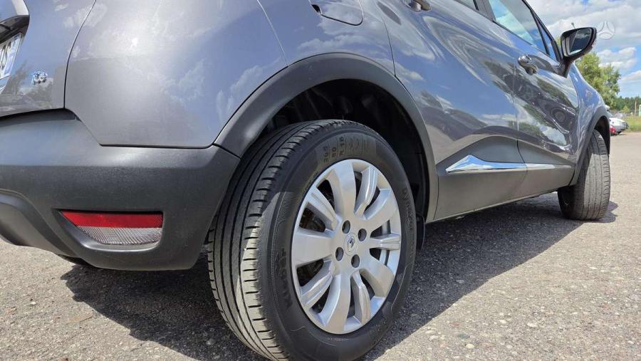 Grey Renault Captur 2016 in Taurage, with an engine capacity of 0.90 L and mileage of 180 thousand km for 5600 €, photo 10 on AUTOMOTO.COM.LV