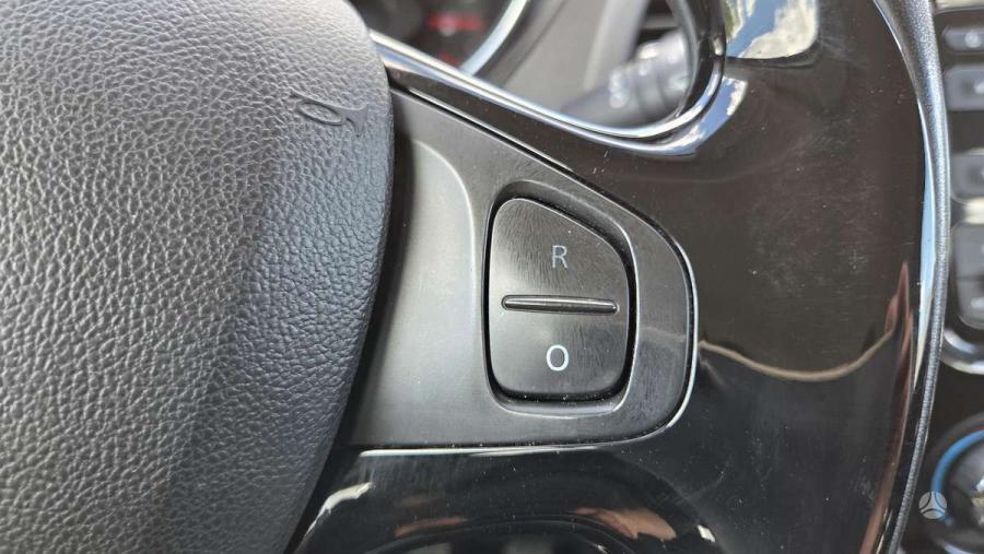Grey Renault Captur 2016 in Taurage, with an engine capacity of 0.90 L and mileage of 180 thousand km for 5600 €, photo 15 on AUTOMOTO.COM.LV