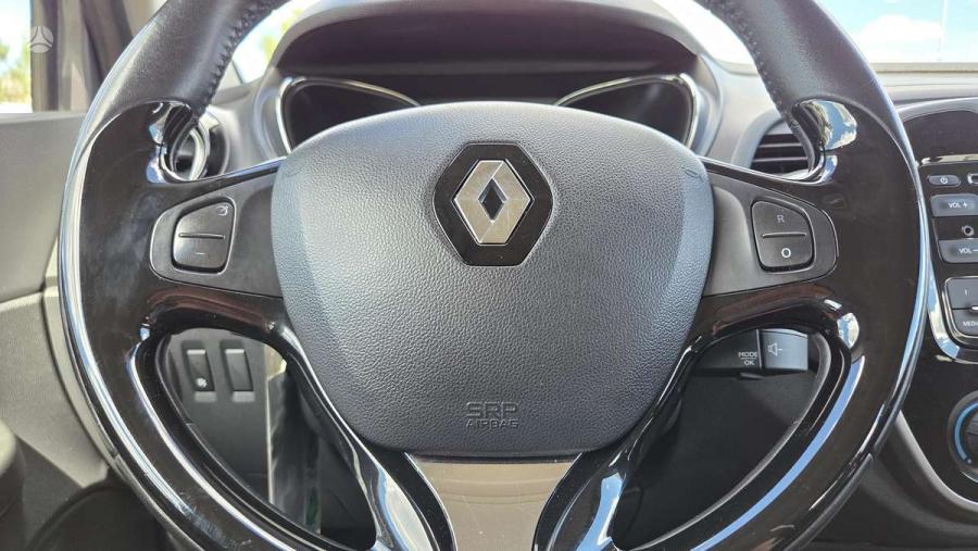 Grey Renault Captur 2016 in Taurage, with an engine capacity of 0.90 L and mileage of 180 thousand km for 5600 €, photo 16 on AUTOMOTO.COM.LV