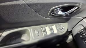 Grey Renault Captur 2016 in Taurage, with an engine capacity of 0.90 L and mileage of 180 thousand km for 5600 €, photo 17 on AUTOMOTO.COM.LV
