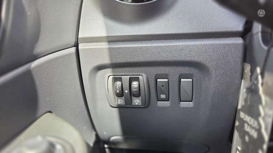 Grey Renault Captur 2016 in Taurage, with an engine capacity of 0.90 L and mileage of 180 thousand km for 5600 €, photo 18 on AUTOMOTO.COM.LV