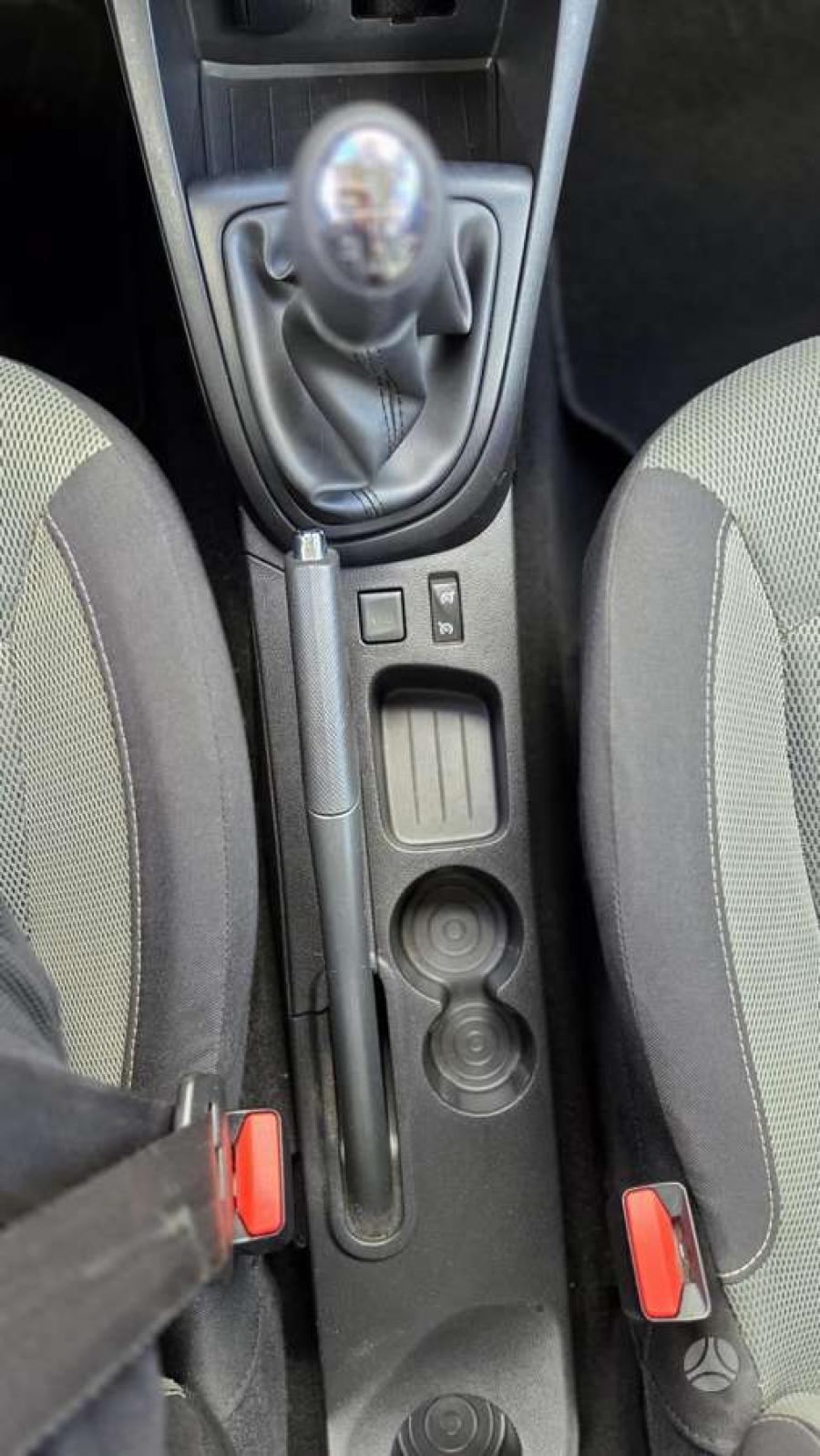 Grey Renault Captur 2016 in Taurage, with an engine capacity of 0.90 L and mileage of 180 thousand km for 5600 €, photo 19 on AUTOMOTO.COM.LV