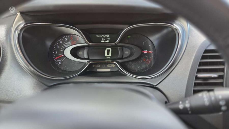 Grey Renault Captur 2016 in Taurage, with an engine capacity of 0.90 L and mileage of 180 thousand km for 5600 €, photo 22 on AUTOMOTO.COM.LV