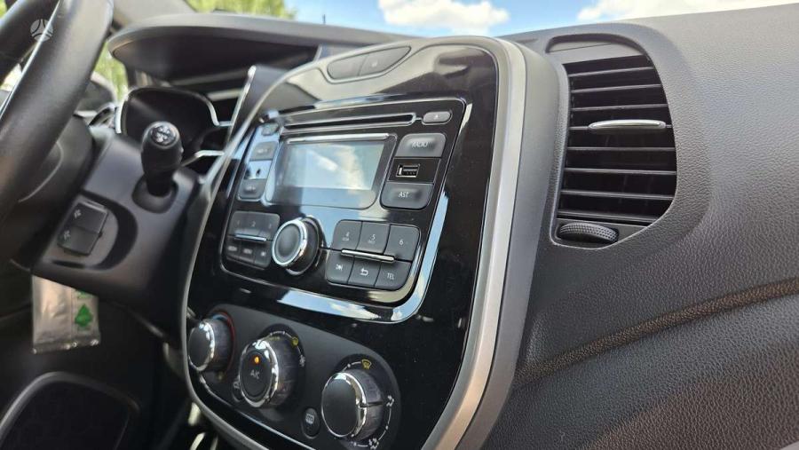 Grey Renault Captur 2016 in Taurage, with an engine capacity of 0.90 L and mileage of 180 thousand km for 5600 €, photo 23 on AUTOMOTO.COM.LV
