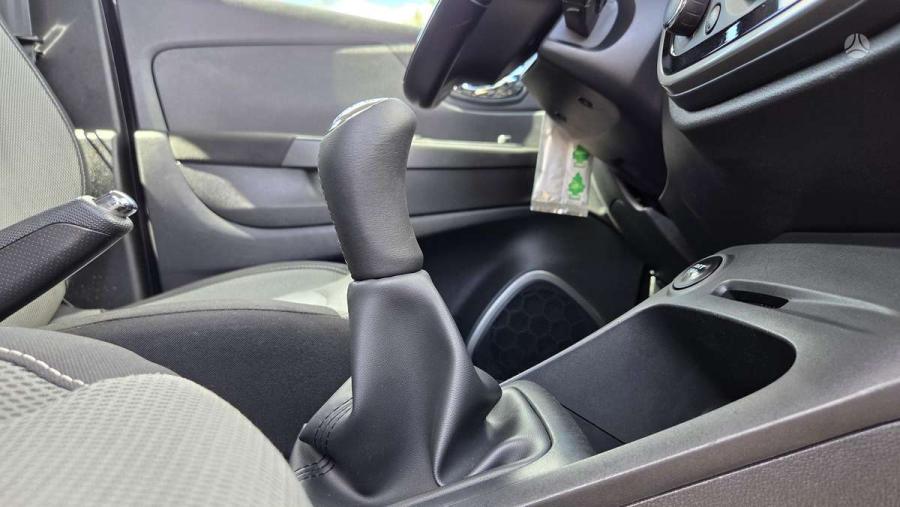 Grey Renault Captur 2016 in Taurage, with an engine capacity of 0.90 L and mileage of 180 thousand km for 5600 €, photo 25 on AUTOMOTO.COM.LV