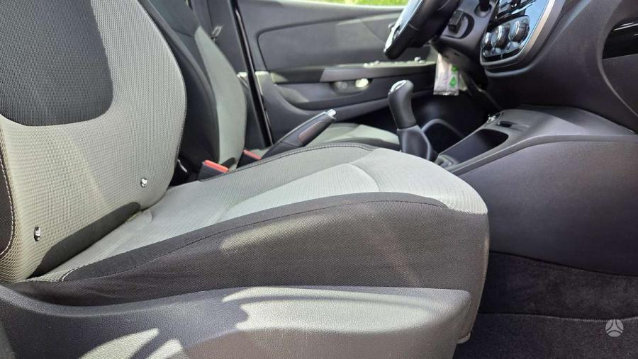 Grey Renault Captur 2016 in Taurage, with an engine capacity of 0.90 L and mileage of 180 thousand km for 5600 €, photo 26 on AUTOMOTO.COM.LV
