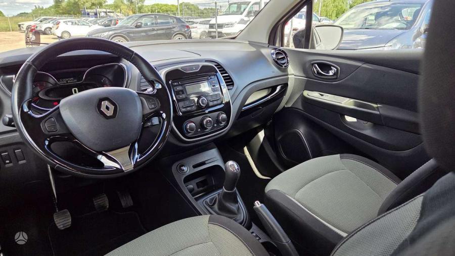 Grey Renault Captur 2016 in Taurage, with an engine capacity of 0.90 L and mileage of 180 thousand km for 5600 €, photo 28 on AUTOMOTO.COM.LV