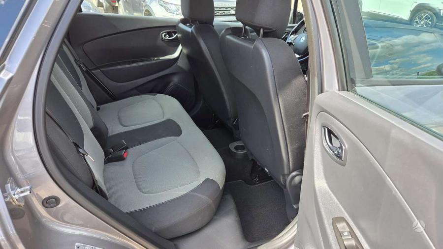 Grey Renault Captur 2016 in Taurage, with an engine capacity of 0.90 L and mileage of 180 thousand km for 5600 €, photo 30 on AUTOMOTO.COM.LV