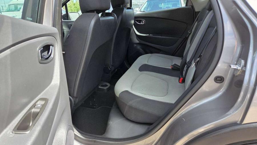 Grey Renault Captur 2016 in Taurage, with an engine capacity of 0.90 L and mileage of 180 thousand km for 5600 €, photo 33 on AUTOMOTO.COM.LV