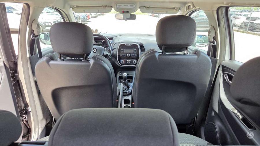 Grey Renault Captur 2016 in Taurage, with an engine capacity of 0.90 L and mileage of 180 thousand km for 5600 €, photo 34 on AUTOMOTO.COM.LV