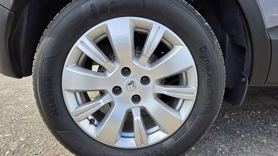 Grey Renault Captur 2016 in Taurage, with an engine capacity of 0.90 L and mileage of 180 thousand km for 5600 €, photo 37 on AUTOMOTO.COM.LV