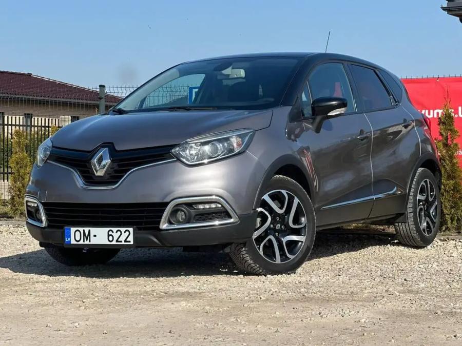 Grey Renault Captur 2016 in Jelgava, with an engine capacity of 0.90 L and mileage of 214 thousand km for 6990 €, photo 1 on AUTOMOTO.COM.LV