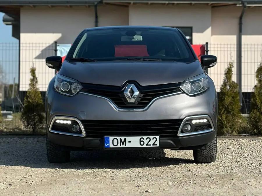 Grey Renault Captur 2016 in Jelgava, with an engine capacity of 0.90 L and mileage of 214 thousand km for 6990 €, photo 3 on AUTOMOTO.COM.LV