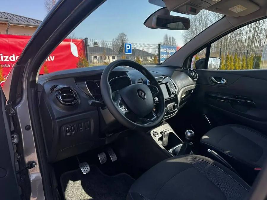 Grey Renault Captur 2016 in Jelgava, with an engine capacity of 0.90 L and mileage of 214 thousand km for 6990 €, photo 8 on AUTOMOTO.COM.LV