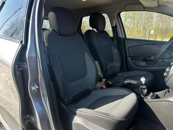 Pelēks Renault Captur 2016 Jelgava, ar dzinēja tilpumu 0.90 L un nobraukumu 214 tūkst. km par 6990 €, foto 9 vietnē AUTOMOTO.COM.LV