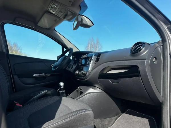 Pelēks Renault Captur 2016 Jelgava, ar dzinēja tilpumu 0.90 L un nobraukumu 214 tūkst. km par 6990 €, foto 10 vietnē AUTOMOTO.COM.LV