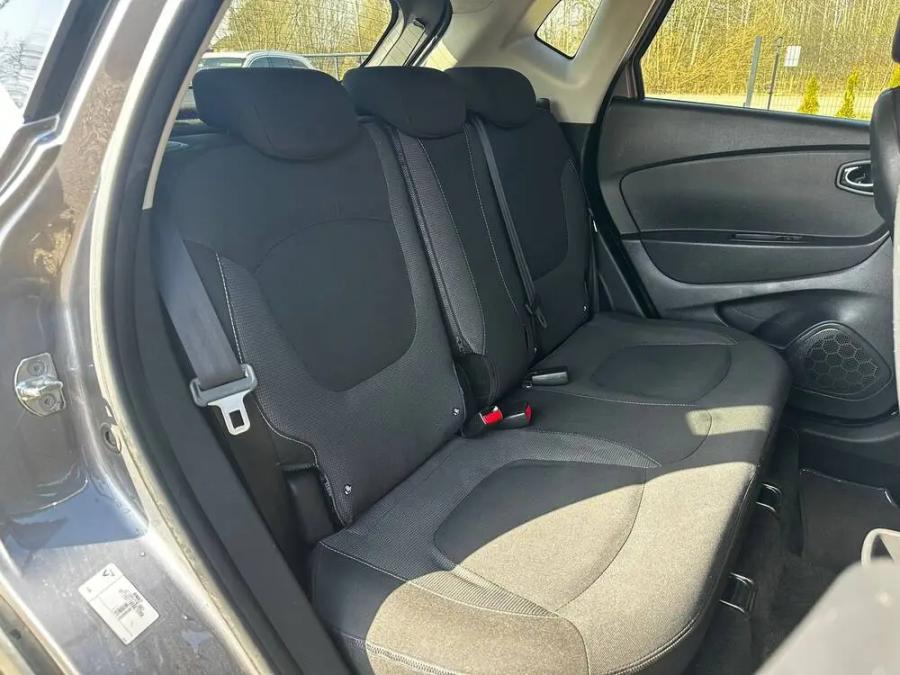 Grey Renault Captur 2016 in Jelgava, with an engine capacity of 0.90 L and mileage of 214 thousand km for 6990 €, photo 12 on AUTOMOTO.COM.LV