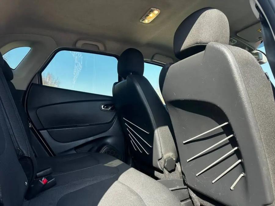 Grey Renault Captur 2016 in Jelgava, with an engine capacity of 0.90 L and mileage of 214 thousand km for 6990 €, photo 13 on AUTOMOTO.COM.LV