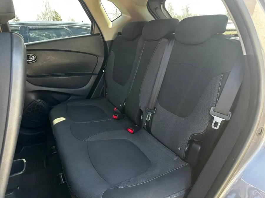 Grey Renault Captur 2016 in Jelgava, with an engine capacity of 0.90 L and mileage of 214 thousand km for 6990 €, photo 14 on AUTOMOTO.COM.LV