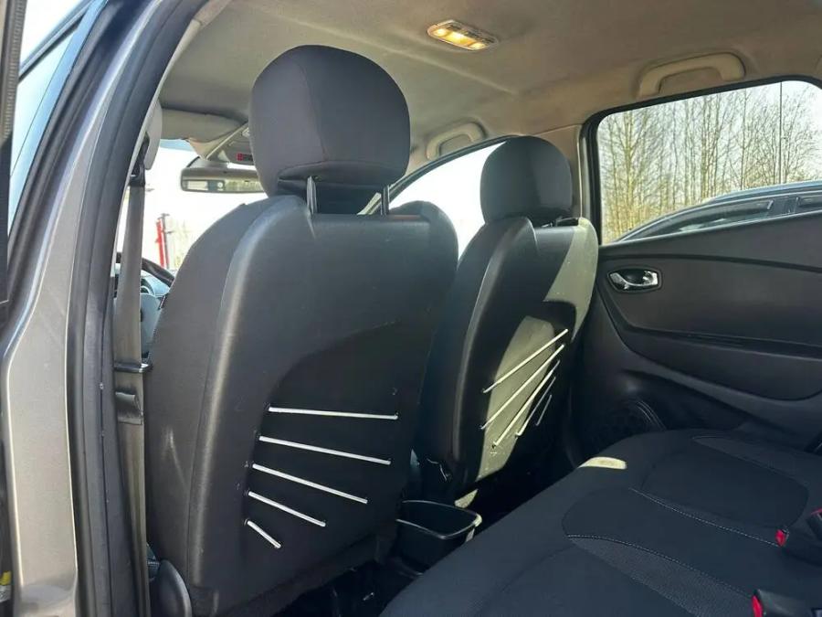 Grey Renault Captur 2016 in Jelgava, with an engine capacity of 0.90 L and mileage of 214 thousand km for 6990 €, photo 15 on AUTOMOTO.COM.LV