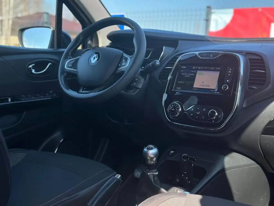 Grey Renault Captur 2016 in Jelgava, with an engine capacity of 0.90 L and mileage of 214 thousand km for 6990 €, photo 17 on AUTOMOTO.COM.LV