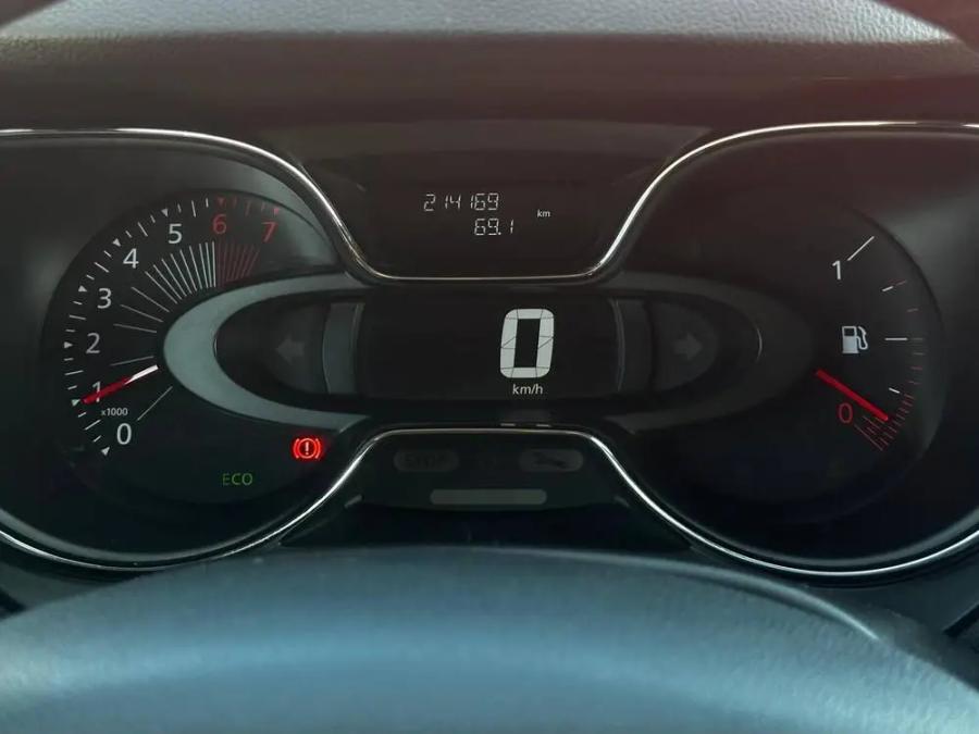 Grey Renault Captur 2016 in Jelgava, with an engine capacity of 0.90 L and mileage of 214 thousand km for 6990 €, photo 19 on AUTOMOTO.COM.LV