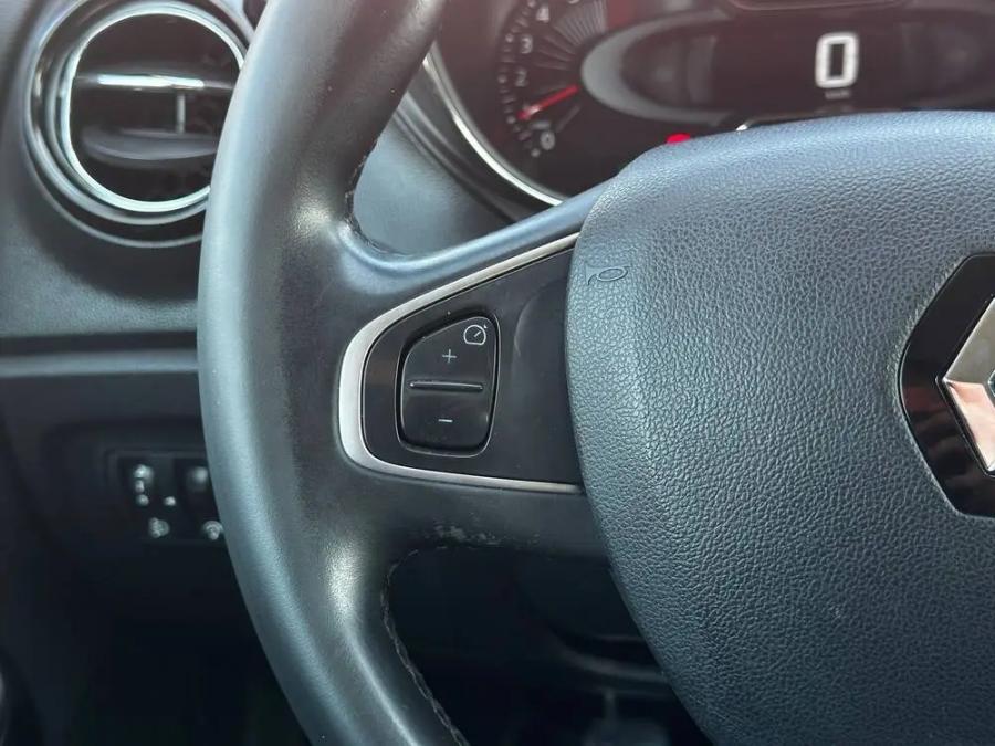 Grey Renault Captur 2016 in Jelgava, with an engine capacity of 0.90 L and mileage of 214 thousand km for 6990 €, photo 28 on AUTOMOTO.COM.LV