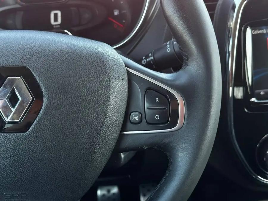 Grey Renault Captur 2016 in Jelgava, with an engine capacity of 0.90 L and mileage of 214 thousand km for 6990 €, photo 29 on AUTOMOTO.COM.LV