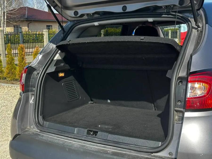 Grey Renault Captur 2016 in Jelgava, with an engine capacity of 0.90 L and mileage of 214 thousand km for 6990 €, photo 32 on AUTOMOTO.COM.LV