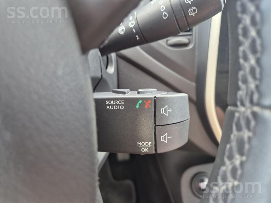 Grey Renault Captur 2017 in Liepaja, with an engine capacity of 1.50 L and mileage of 168 thousand km for 7800 €, photo 18 on AUTOMOTO.COM.LV