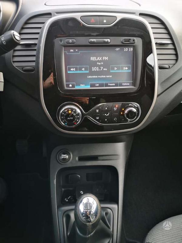 Grey Renault Captur 2018 in Radviliskis, with an engine capacity of 0.90 L and mileage of 69 thousand km for 7750 €, photo 8 on AUTOMOTO.COM.LV