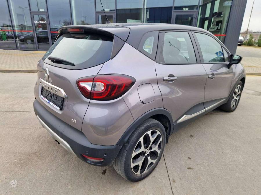 Grey Renault Captur 2018 in Siauliai, with an engine capacity of 1.50 L and mileage of 230 thousand km for 8900 €, photo 6 on AUTOMOTO.COM.LV